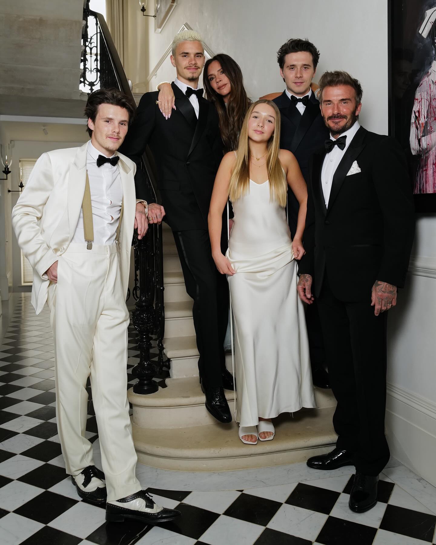 Victoria-Beckham-Family - Grazia