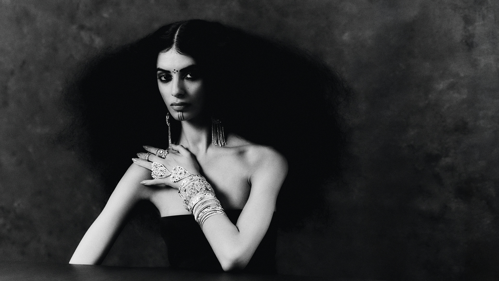 Gilded Shadows - Grazia